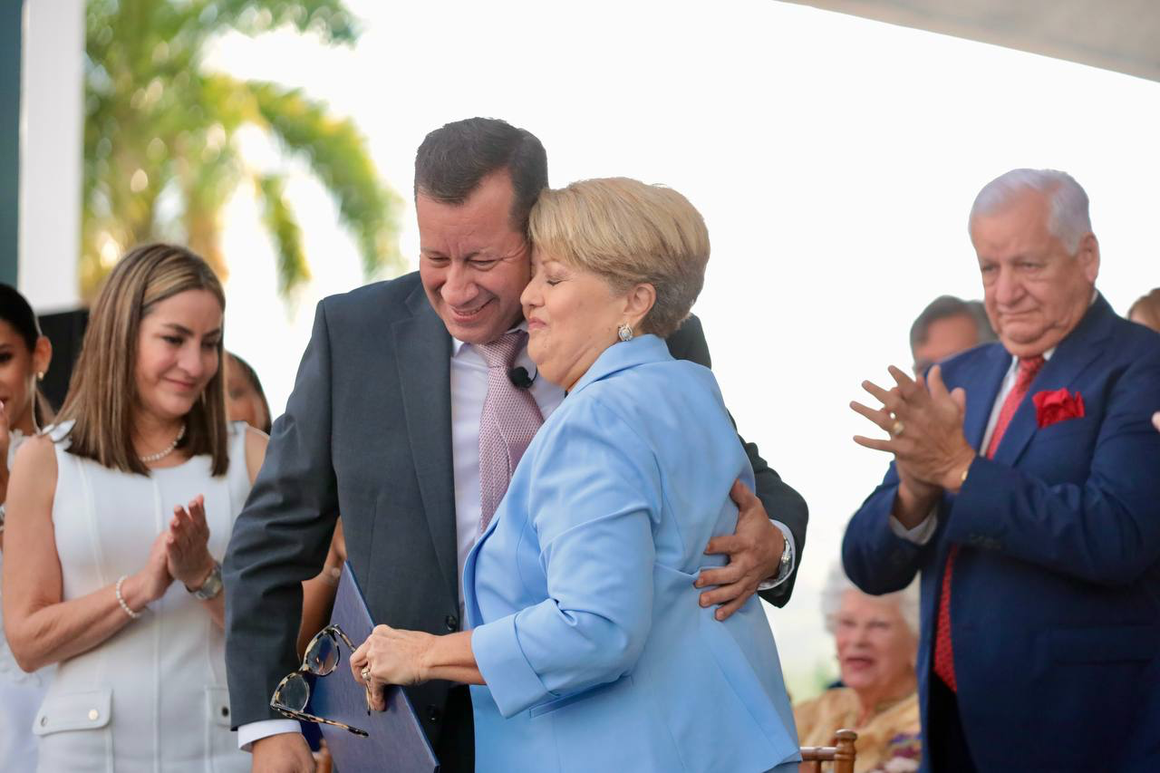 Edward A. O’Neill Rosa inicia su segundo mandato como alcalde de ...